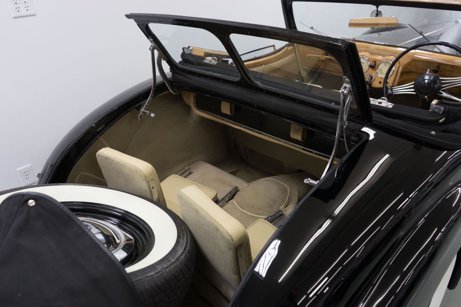 1946 TRIUMPH 1800 | Farland Classic Restoration