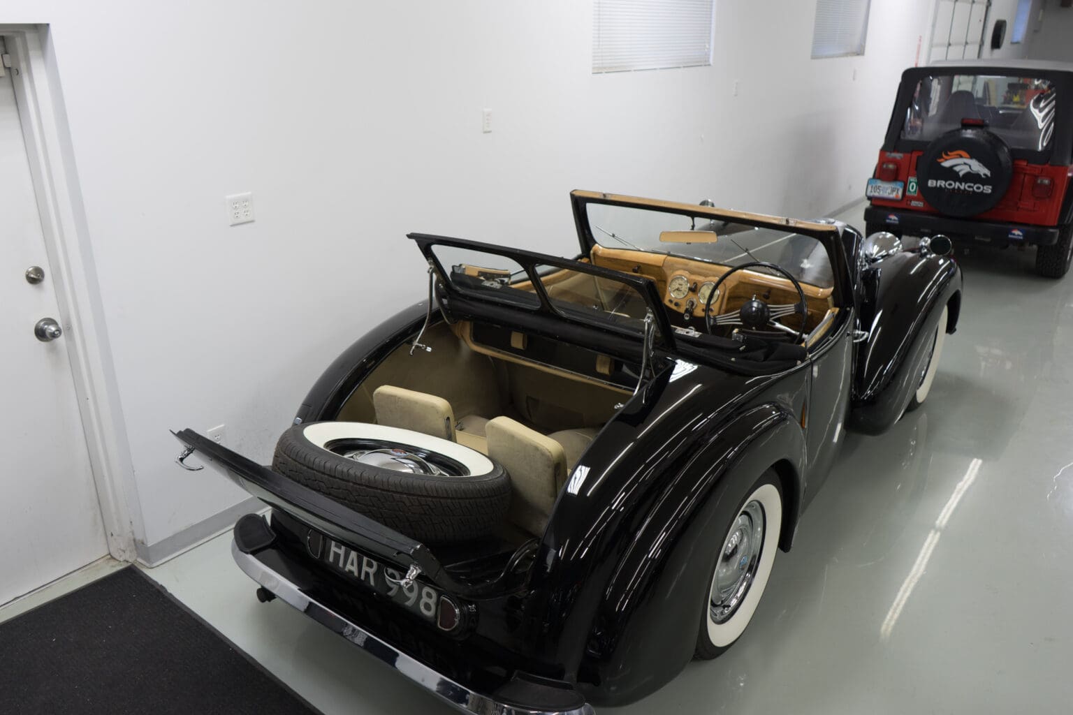 1946 TRIUMPH 1800 | Farland Classic Restoration